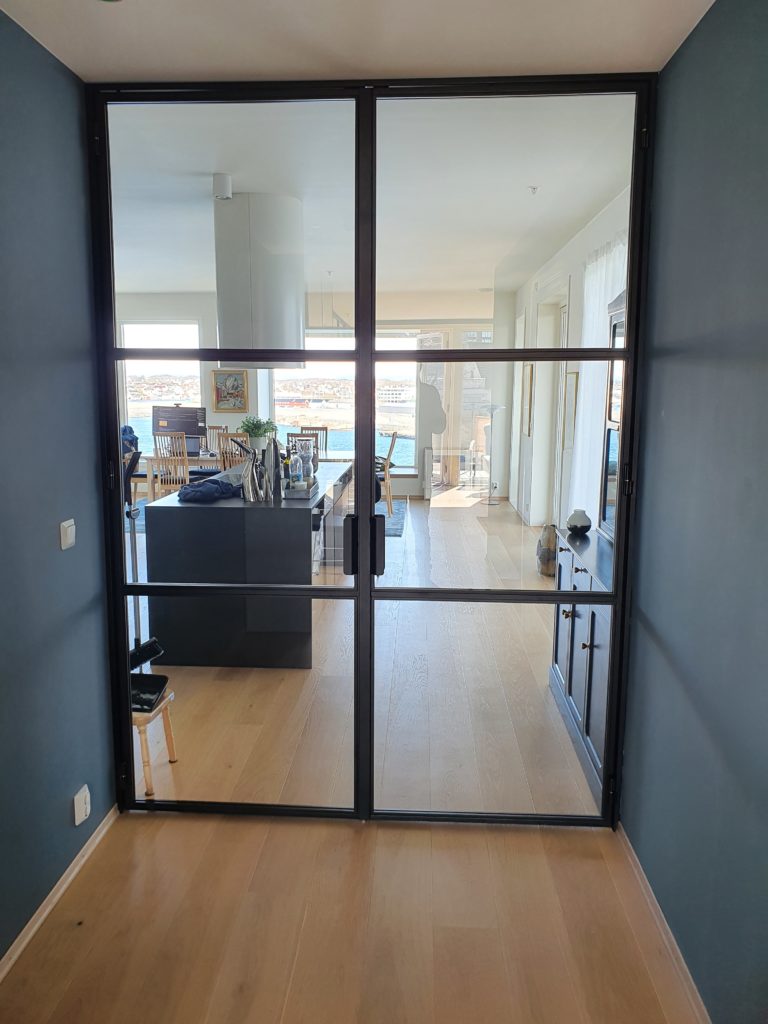 Glass-dør-og-vegg - Industri og Maritim Service